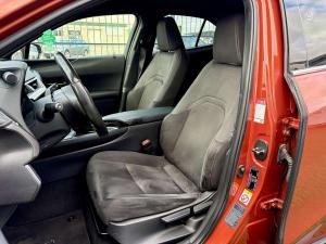Orange Lexus UX 250h 2019 in Panevezys, with an engine capacity of 1.99 L and mileage of 321 thousand km for 16500 €, photo 13 on AUTOMOTO.COM.LV