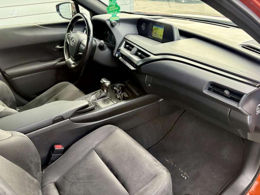 Orange Lexus UX 250h 2019 in Panevezys, with an engine capacity of 1.99 L and mileage of 321 thousand km for 16500 €, photo 19 on AUTOMOTO.COM.LV