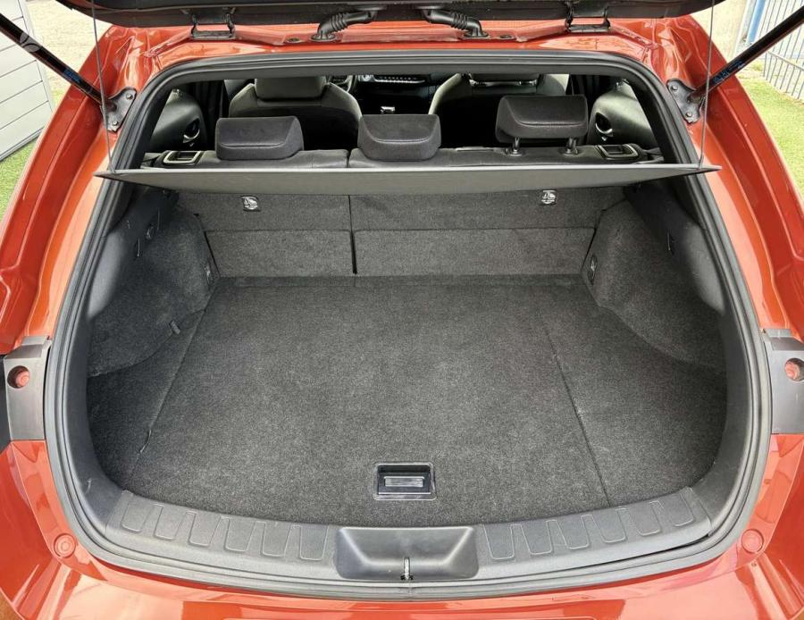Orange Lexus UX 250h 2019 in Panevezys, with an engine capacity of 1.99 L and mileage of 321 thousand km for 16500 €, photo 22 on AUTOMOTO.COM.LV