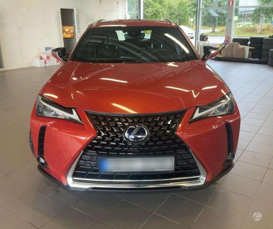 Orange Lexus UX 250h 2019 in Vilnius, with an engine capacity of 1.99 L and mileage of 204 thousand km for 19900 €, photo 1 on AUTOMOTO.COM.LV