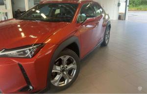 Orange Lexus UX 250h 2019 in Vilnius, with an engine capacity of 1.99 L and mileage of 204 thousand km for 19900 €, photo 3 on AUTOMOTO.COM.LV