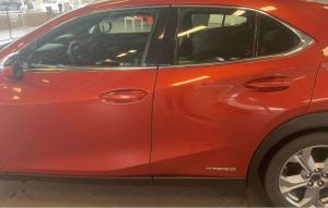 Orange Lexus UX 250h 2019 in Vilnius, with an engine capacity of 1.99 L and mileage of 204 thousand km for 19900 €, photo 4 on AUTOMOTO.COM.LV