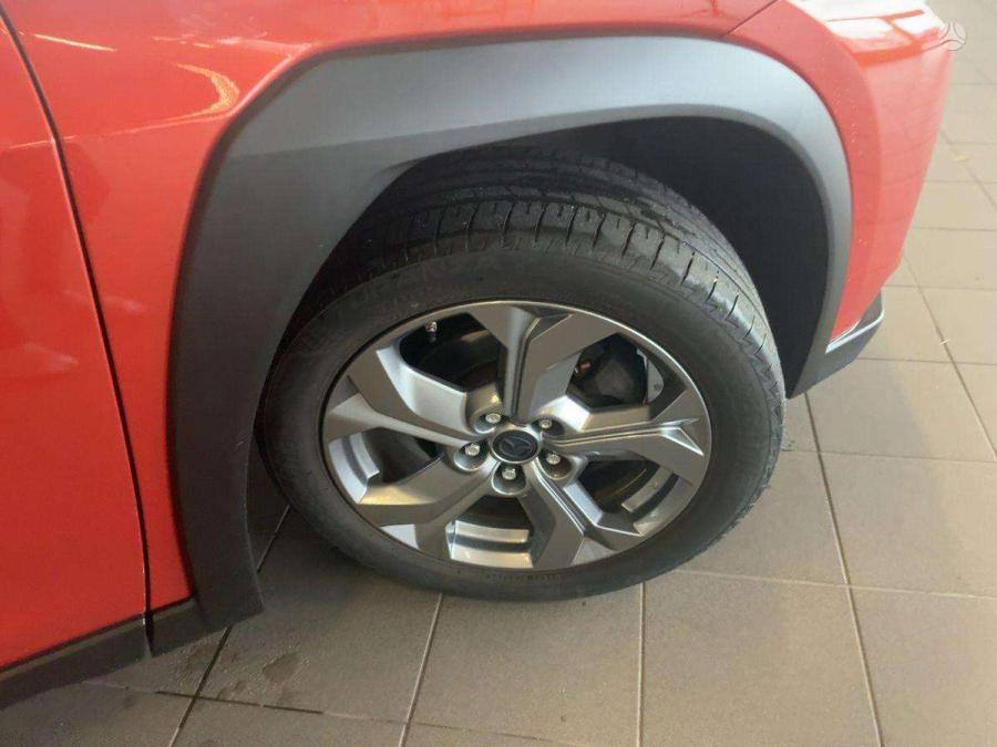 Orange Lexus UX 250h 2019 in Vilnius, with an engine capacity of 1.99 L and mileage of 204 thousand km for 19900 €, photo 9 on AUTOMOTO.COM.LV