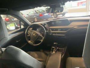 Orange Lexus UX 250h 2019 in Vilnius, with an engine capacity of 1.99 L and mileage of 204 thousand km for 19900 €, photo 13 on AUTOMOTO.COM.LV