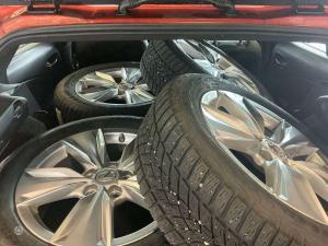 Orange Lexus UX 250h 2019 in Vilnius, with an engine capacity of 1.99 L and mileage of 204 thousand km for 19900 €, photo 14 on AUTOMOTO.COM.LV