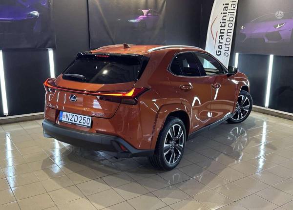 Oranžs Lexus UX 250h 2022 Viļņa, ar dzinēja tilpumu 2.00 L un nobraukumu 118 tūkst. km par 27550 €, foto 2 vietnē AUTOMOTO.COM.LV