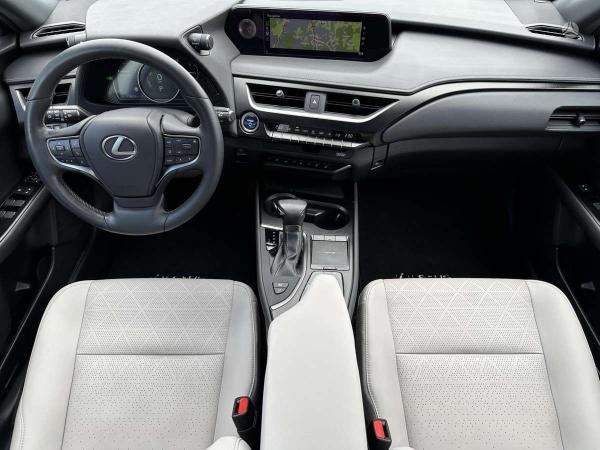 Oranžs Lexus UX 250h 2022 Viļņa, ar dzinēja tilpumu 2.00 L un nobraukumu 118 tūkst. km par 27550 €, foto 3 vietnē AUTOMOTO.COM.LV