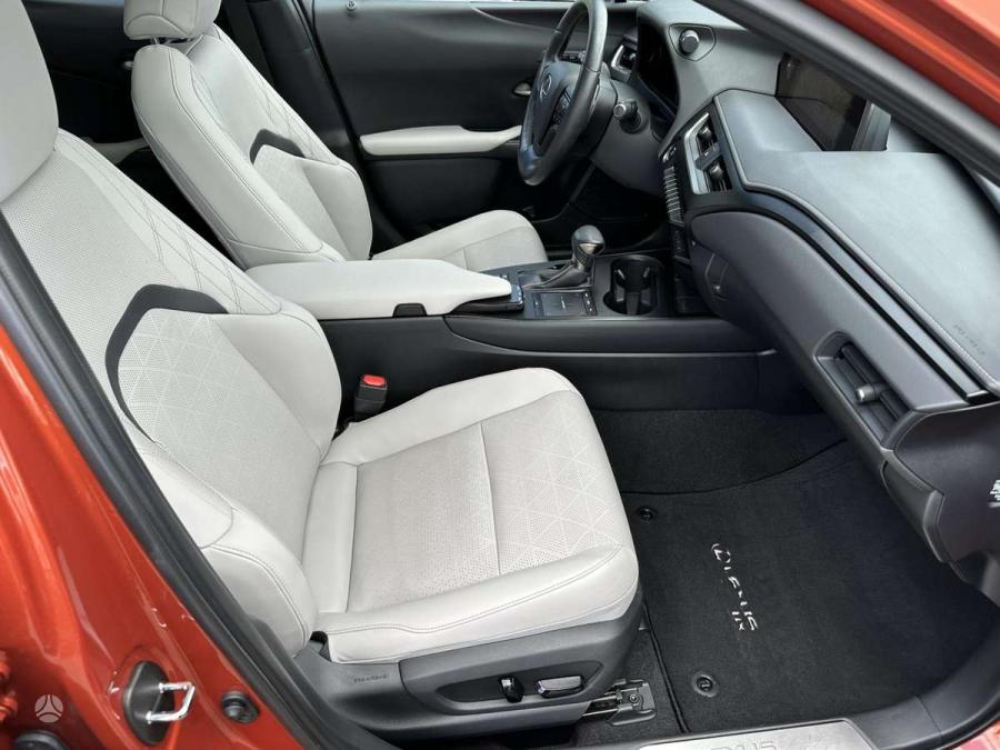Оранжевый Лексус UX 250h 2022 в Вильнюс, объемом двигателя 2.00 л и пробегом 118 тыс. км за 27550 €, фото 5 на AUTOMOTO.COM.LV