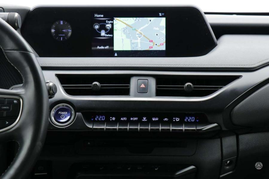 Красный Лексус UX 250h 2019 в Вильнюс, объемом двигателя 1.99 л и пробегом 93 тыс. км за 24900 €, фото 15 на AUTOMOTO.COM.LV