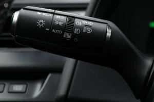 Красный Лексус UX 250h 2019 в Вильнюс, объемом двигателя 1.99 л и пробегом 93 тыс. км за 24900 €, фото 26 на AUTOMOTO.COM.LV