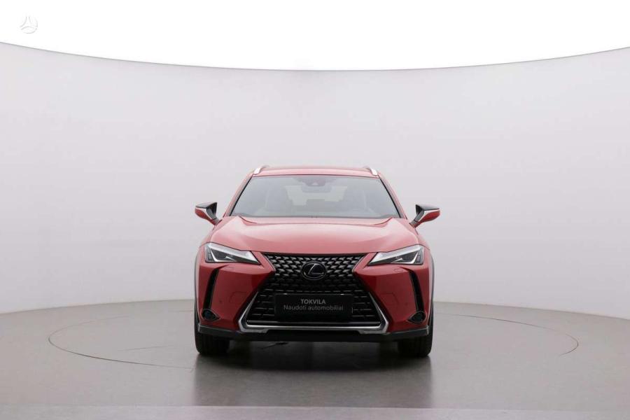 Red Lexus UX 250h 2019 in Vilnius, with an engine capacity of 1.99 L and mileage of 93 thousand km for 25400 €, photo 6 on AUTOMOTO.COM.LV