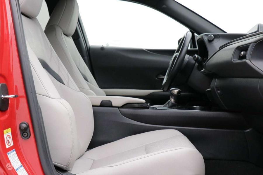 Red Lexus UX 250h 2019 in Vilnius, with an engine capacity of 1.99 L and mileage of 93 thousand km for 25400 €, photo 9 on AUTOMOTO.COM.LV