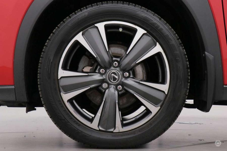 Red Lexus UX 250h 2019 in Vilnius, with an engine capacity of 1.99 L and mileage of 93 thousand km for 25400 €, photo 16 on AUTOMOTO.COM.LV