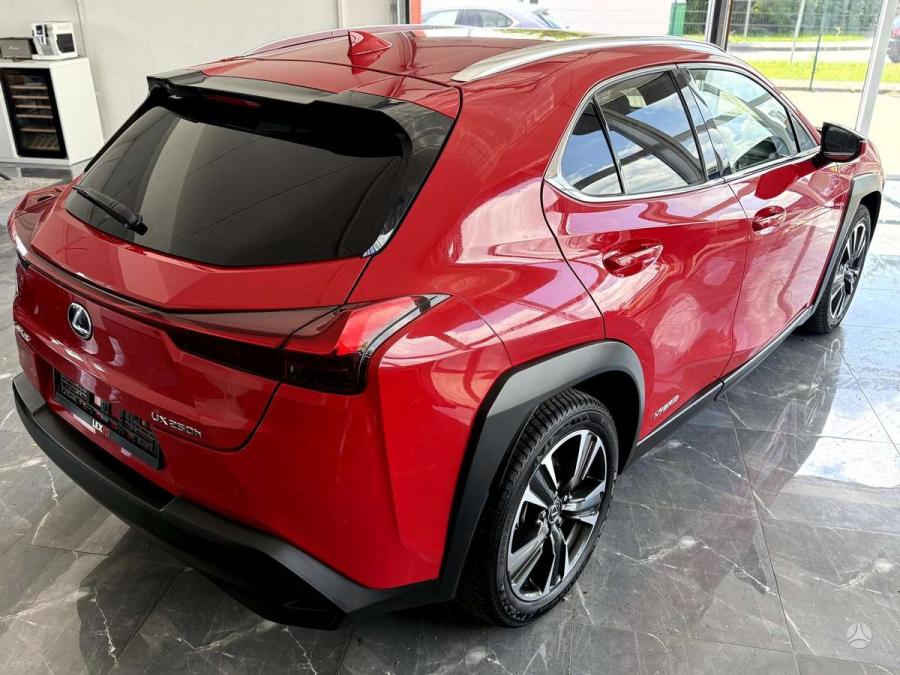 Красный Лексус UX 250h 2020 в Паневежис, объемом двигателя 1.99 л и пробегом 74 тыс. км за 22900 €, фото 8 на AUTOMOTO.COM.LV