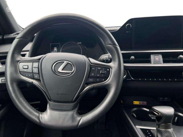 Red Lexus UX 250h 2023 in Klaipeda, with an engine capacity of 1.99 L and mileage of 32 thousand km for 29900 €, photo 9 on AUTOMOTO.COM.LV