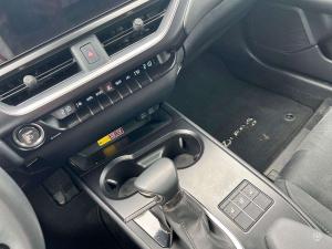 Красный Лексус UX 250h 2023 в Клайпеда, объемом двигателя 1.99 л и пробегом 32 тыс. км за 29900 €, фото 21 на AUTOMOTO.COM.LV