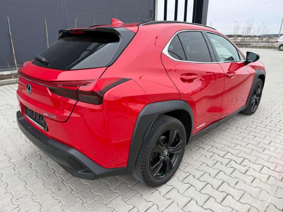 Sarkans Lexus UX 250h 2021 Viļņa, ar dzinēja tilpumu 2.00 L un nobraukumu 145 tūkst. km par 23800 €, foto 2 vietnē AUTOMOTO.COM.LV