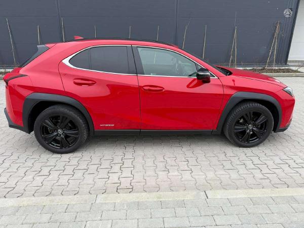 Red Lexus UX 250h 2021 in Vilnius, with an engine capacity of 2.00 L and mileage of 145 thousand km for 23800 €, photo 5 on AUTOMOTO.COM.LV