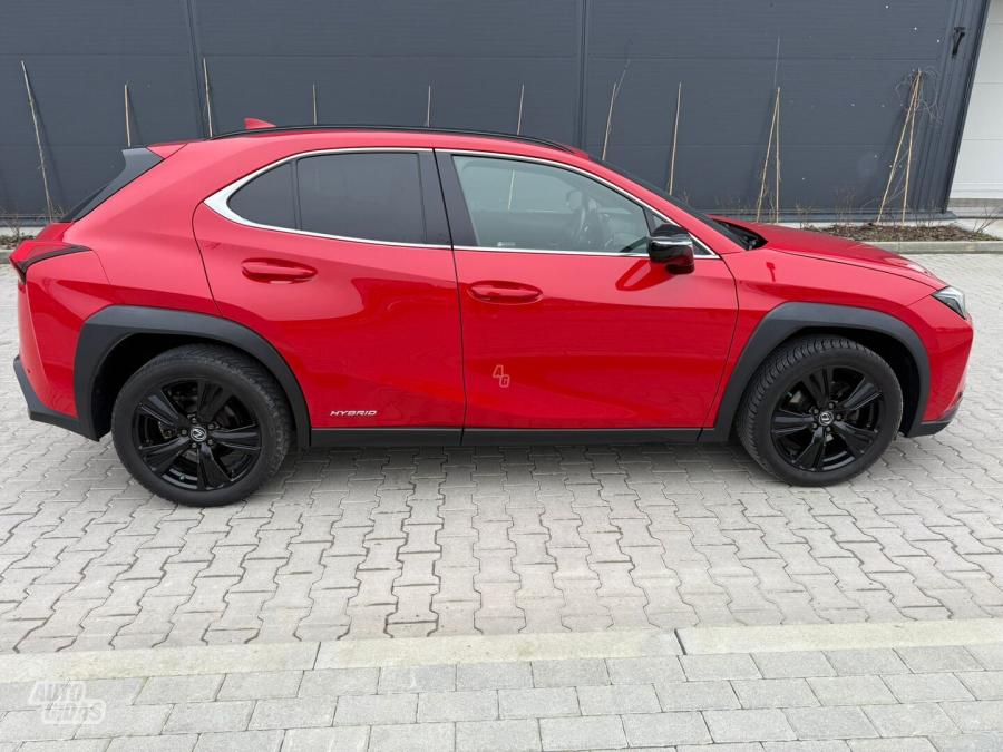 Sarkans Lexus UX 250h 2021 Viļņa, ar dzinēja tilpumu 2.00 L un nobraukumu 146 tūkst. km par 23800 €, foto 7 vietnē AUTOMOTO.COM.LV