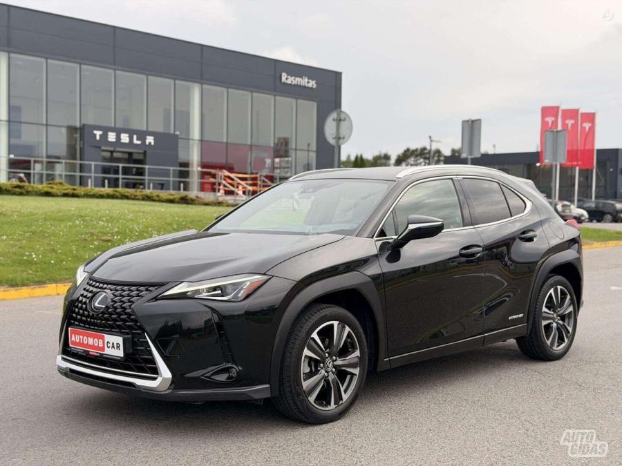 White Lexus UX 250h 2019 in Vilnius, with an engine capacity of 0.00 L and mileage of 135 thousand km for 23500 €, photo 1 on AUTOMOTO.COM.LV