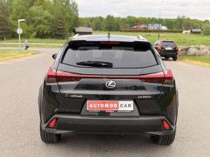 White Lexus UX 250h 2019 in Vilnius, with an engine capacity of 0.00 L and mileage of 135 thousand km for 23500 €, photo 7 on AUTOMOTO.COM.LV