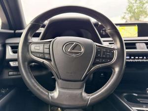 White Lexus UX 250h 2019 in Vilnius, with an engine capacity of 0.00 L and mileage of 135 thousand km for 23500 €, photo 18 on AUTOMOTO.COM.LV