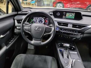 Белый Лексус UX 250h 2019 в Шяуляй, объемом двигателя 1.99 л и пробегом 81 тыс. км за 21950 €, фото 16 на AUTOMOTO.COM.LV