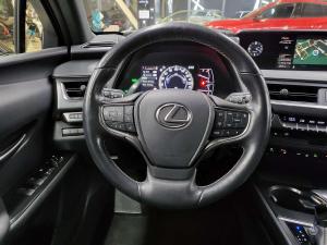 Белый Лексус UX 250h 2019 в Шяуляй, объемом двигателя 1.99 л и пробегом 81 тыс. км за 21950 €, фото 17 на AUTOMOTO.COM.LV