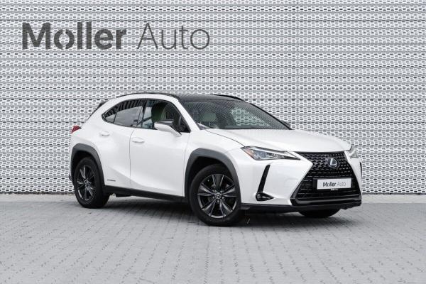 White Lexus UX 250h 2019 in Marupe, with an engine capacity of 2.00 L and mileage of 134 thousand km for 20450 €, photo 2 on AUTOMOTO.COM.LV