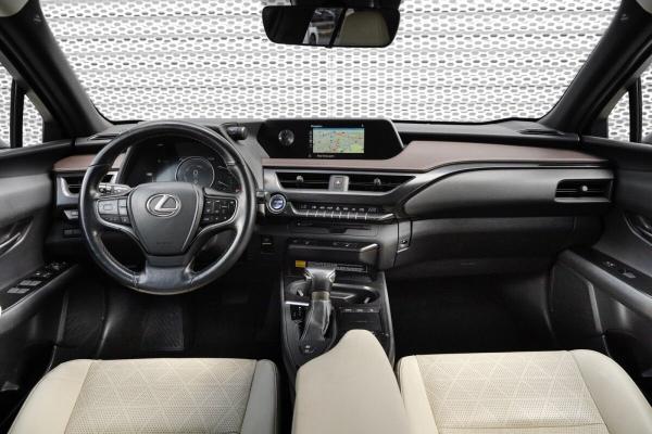 White Lexus UX 250h 2019 in Marupe, with an engine capacity of 2.00 L and mileage of 134 thousand km for 20450 €, photo 7 on AUTOMOTO.COM.LV