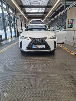 Balts Lexus UX 250h 2020 Viļņa, ar dzinēja tilpumu 1.99 L un nobraukumu 120 tūkst. km par 26500 €, foto  vietnē AUTOMOTO.COM.LV