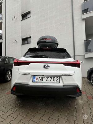White Lexus UX 250h 2020 in Panevezys, with an engine capacity of 1.99 L and mileage of 65 thousand km for 21500 €, photo 9 on AUTOMOTO.COM.LV