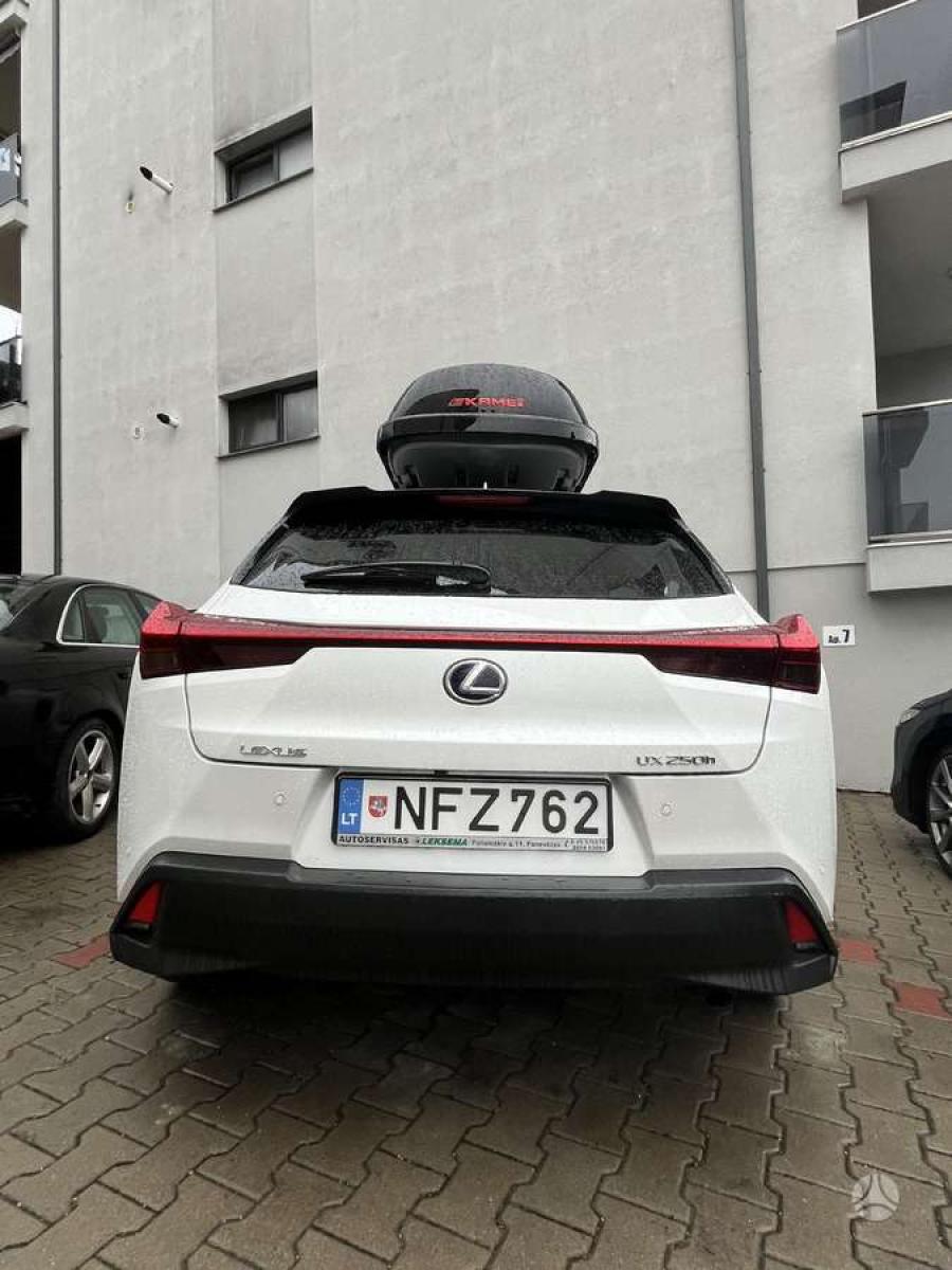 White Lexus UX 250h 2020 in Panevezys, with an engine capacity of 1.99 L and mileage of 65 thousand km for 21500 €, photo 9 on AUTOMOTO.COM.LV