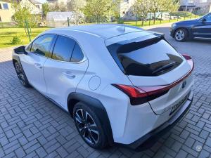 Белый Лексус UX 250h 2020 в Каунас, объемом двигателя 1.99 л и пробегом 138 тыс. км за 21900 €, фото 5 на AUTOMOTO.COM.LV