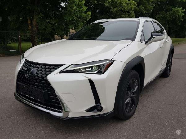 White Lexus UX 250h 2020 in Siauliai, with an engine capacity of 1.99 L and mileage of 148 thousand km for 19800 €, photo 1 on AUTOMOTO.COM.LV