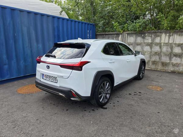 Balts Lexus UX 250h 2020 Kauņa, ar dzinēja tilpumu 1.99 L un nobraukumu 93 tūkst. km par 15900 €, foto 2 vietnē AUTOMOTO.COM.LV