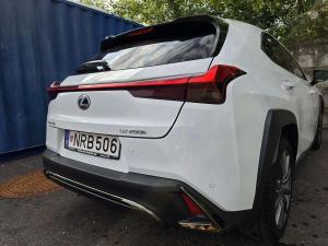 White Lexus UX 250h 2020 in Kaunas, with an engine capacity of 1.99 L and mileage of 93 thousand km for 15900 €, photo 23 on AUTOMOTO.COM.LV