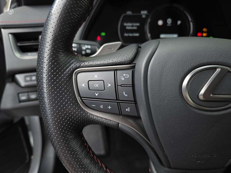 White Lexus UX 250h 2020 in Kaunas, with an engine capacity of 1.99 L and mileage of 93 thousand km for 15900 €, photo 40 on AUTOMOTO.COM.LV