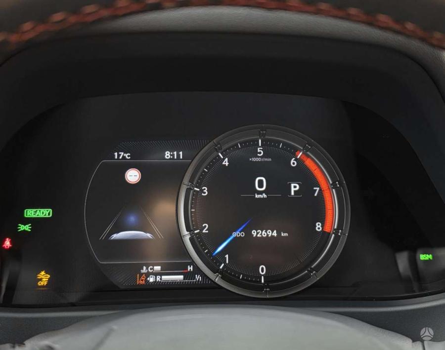 White Lexus UX 250h 2020 in Kaunas, with an engine capacity of 1.99 L and mileage of 93 thousand km for 15900 €, photo 52 on AUTOMOTO.COM.LV