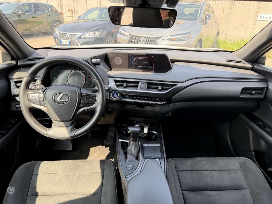 White Lexus UX 250h 2020 in Vilnius, with an engine capacity of 1.99 L and mileage of 97 thousand km for 22300 €, photo 16 on AUTOMOTO.COM.LV