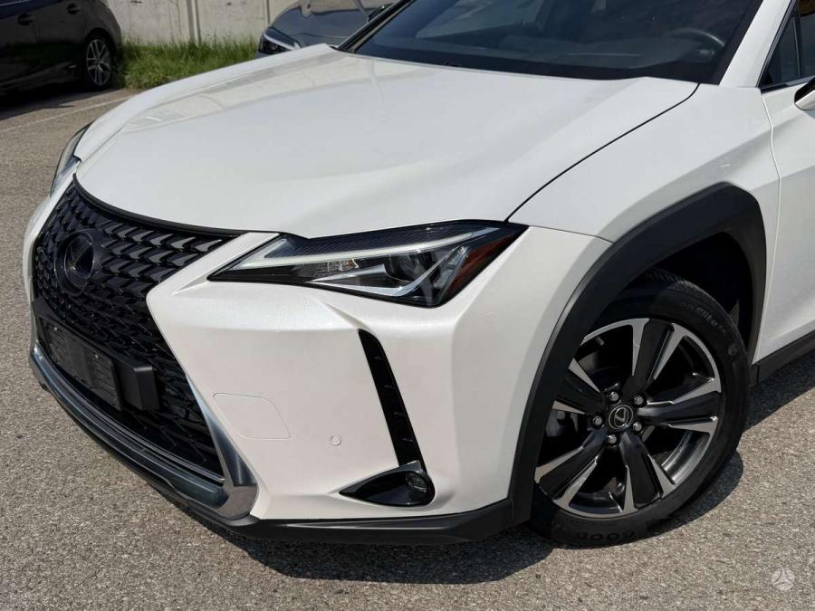 Balts Lexus UX 250h 2020 Viļņa, ar dzinēja tilpumu 1.99 L un nobraukumu 97 tūkst. km par 22000 €, foto 4 vietnē AUTOMOTO.COM.LV