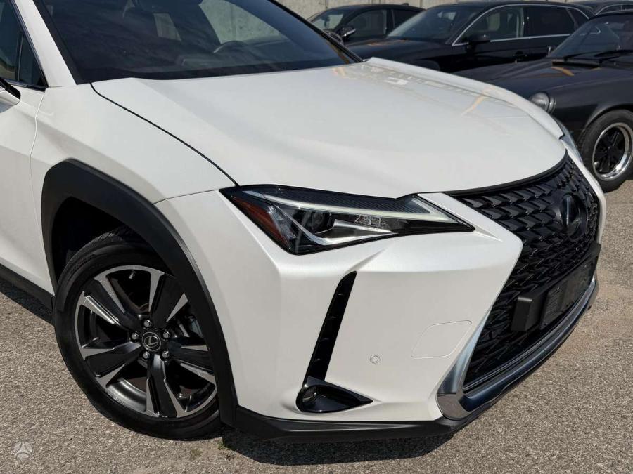 Balts Lexus UX 250h 2020 Viļņa, ar dzinēja tilpumu 1.99 L un nobraukumu 97 tūkst. km par 22000 €, foto 8 vietnē AUTOMOTO.COM.LV