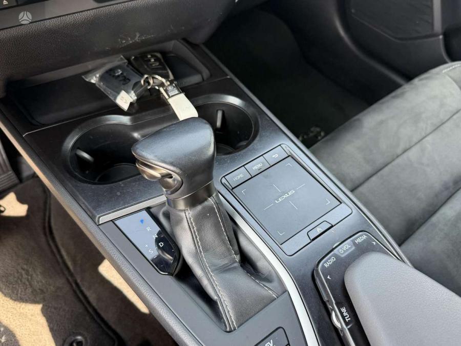 Balts Lexus UX 250h 2020 Viļņa, ar dzinēja tilpumu 1.99 L un nobraukumu 97 tūkst. km par 22000 €, foto 22 vietnē AUTOMOTO.COM.LV