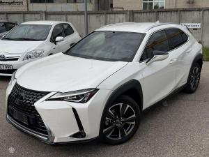 White Lexus UX 250h 2020 in Vilnius, with an engine capacity of 1.99 L and mileage of 97 thousand km for 21800 €, photo 3 on AUTOMOTO.COM.LV