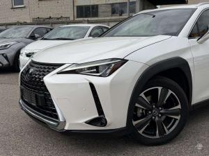White Lexus UX 250h 2020 in Vilnius, with an engine capacity of 1.99 L and mileage of 97 thousand km for 21800 €, photo 4 on AUTOMOTO.COM.LV