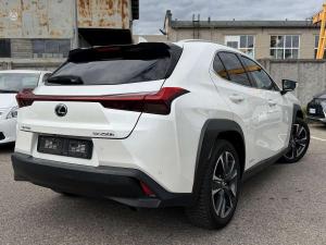 White Lexus UX 250h 2020 in Vilnius, with an engine capacity of 1.99 L and mileage of 97 thousand km for 21800 €, photo 10 on AUTOMOTO.COM.LV