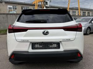 White Lexus UX 250h 2020 in Vilnius, with an engine capacity of 1.99 L and mileage of 97 thousand km for 21800 €, photo 11 on AUTOMOTO.COM.LV