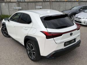 White Lexus UX 250h 2020 in Vilnius, with an engine capacity of 1.99 L and mileage of 97 thousand km for 21800 €, photo 13 on AUTOMOTO.COM.LV