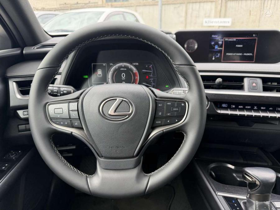 White Lexus UX 250h 2020 in Vilnius, with an engine capacity of 1.99 L and mileage of 97 thousand km for 21800 €, photo 19 on AUTOMOTO.COM.LV
