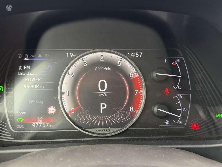 White Lexus UX 250h 2020 in Vilnius, with an engine capacity of 1.99 L and mileage of 97 thousand km for 21800 €, photo 26 on AUTOMOTO.COM.LV